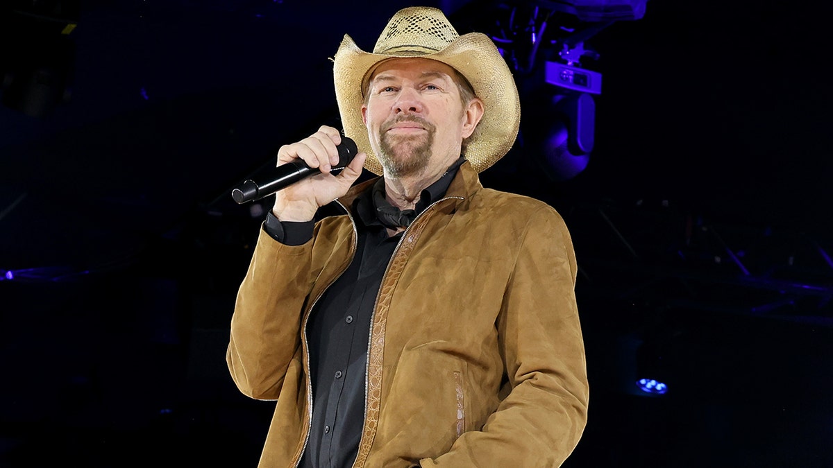 How Tall Was Toby Keith? Discover A Look at His Life and Legacy